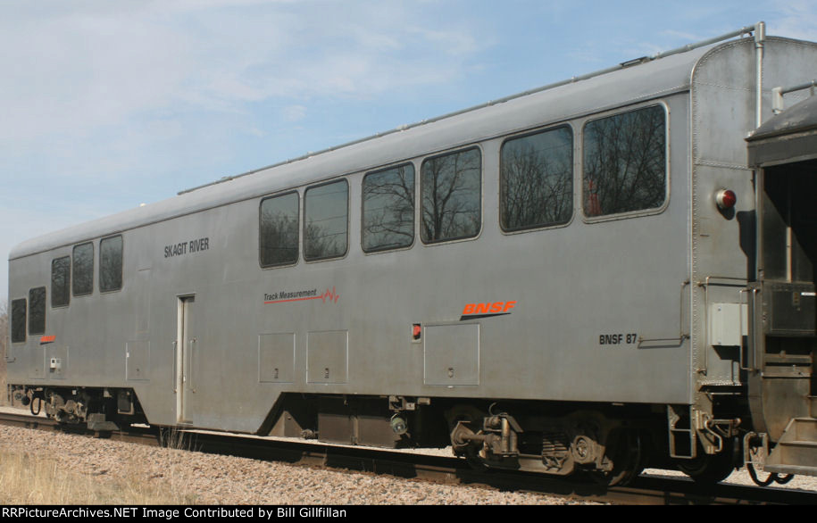 BNSF Track geometry car 87